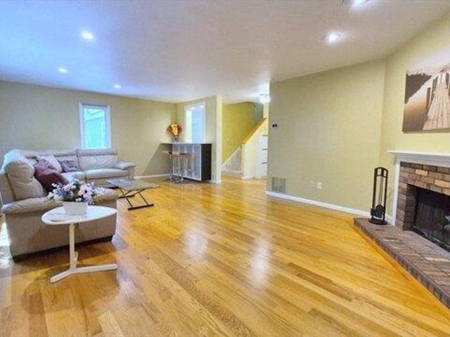 condo with 2 bedroom, Wayland MA ES105232935