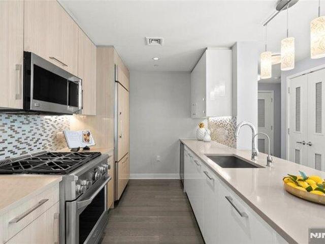 condo with 2 bedroom, Weehawken NJ DS104330106