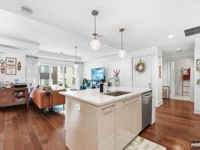 condo with 2 bedroom, Weehawken NJ ES104481224