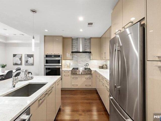 condo with 2 bedroom, Weehawken NJ ES105256347