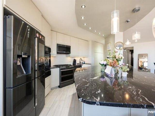 condo with 2 bedroom, West New York NJ DS102475836