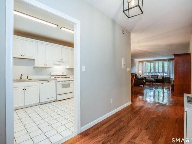 condo with 2 bedroom, West Hartford CT ES105122978