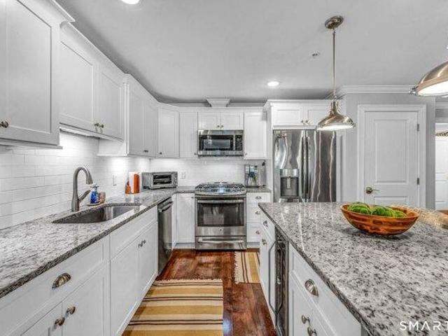 condo with 2 bedroom, West Hartford CT ES105175851