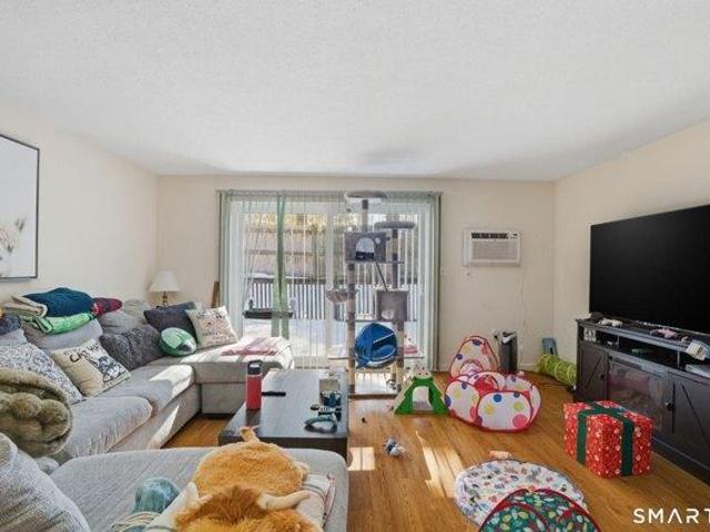 condo with 2 bedroom, West Hartford CT ES103436962