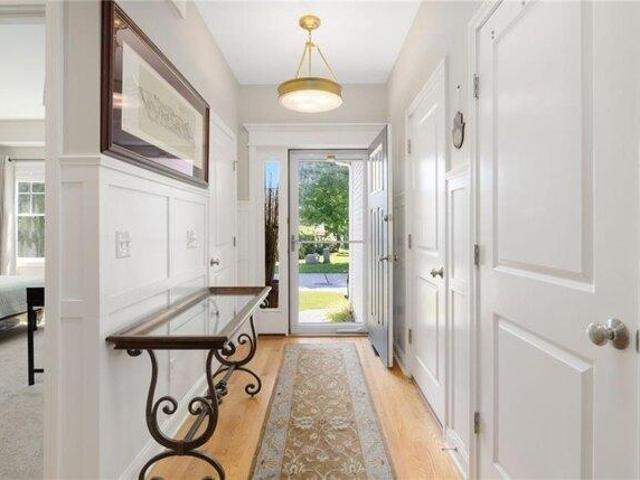 condo with 2 bedroom, West Warwick RI ES104605445