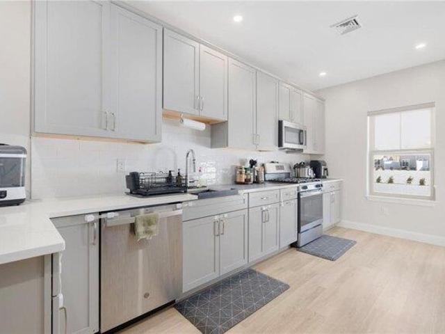 condo with 2 bedroom, West Warwick RI ES105123833