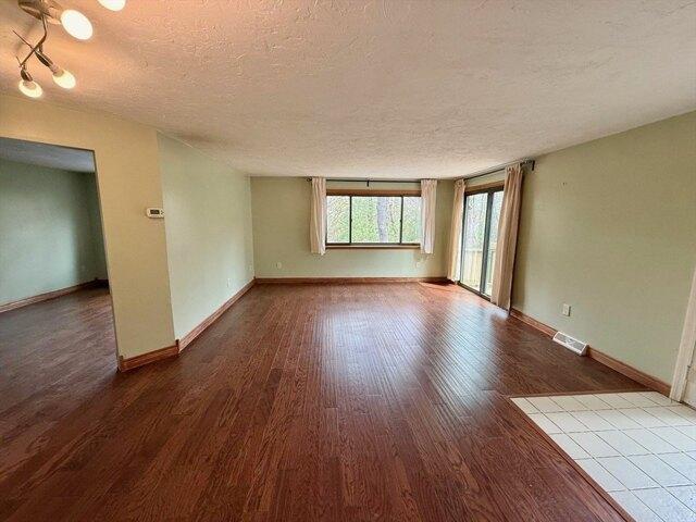 condo with 2 bedroom, Westborough MA DS102962086