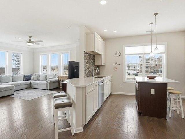 condo with 2 bedroom, Westborough MA ES105206401