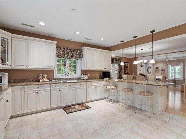 condo with 2 bedroom, Westford MA ES105116773