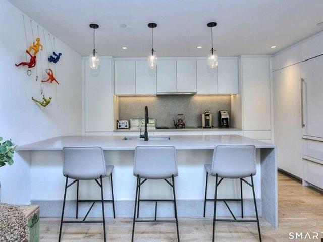 condo with 2 bedroom, Westport CT ES104443446