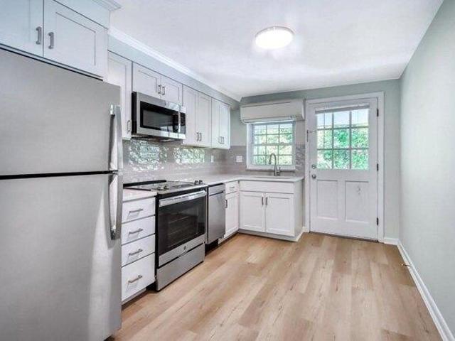 condo with 2 bedroom, Westwood MA ES105192072