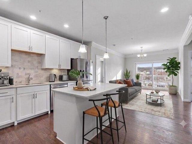 condo with 2 bedroom, Westwood MA ES105114121