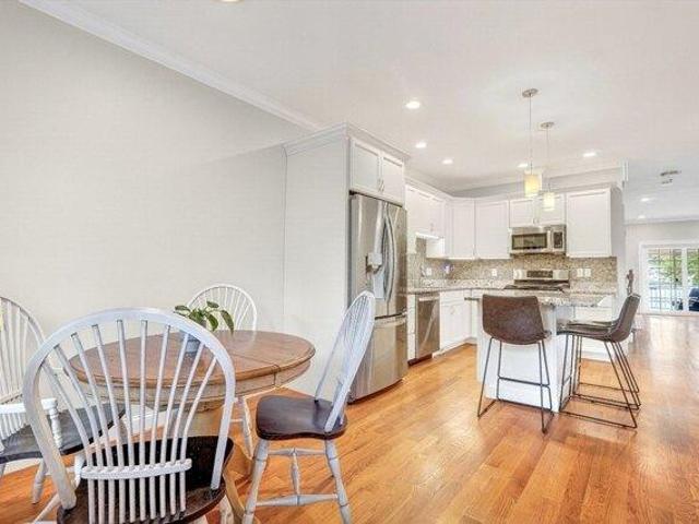 condo with 2 bedroom, Westwood MA ES105124395
