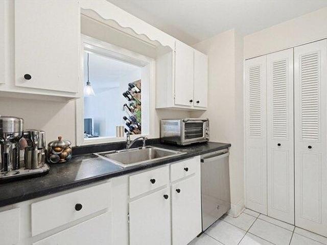 condo with 2 bedroom, Weymouth MA ES103808845