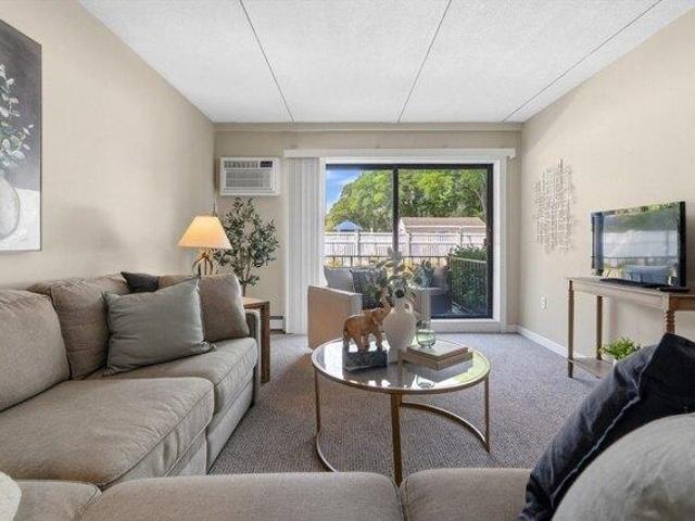 condo with 2 bedroom, Weymouth MA ES105080938