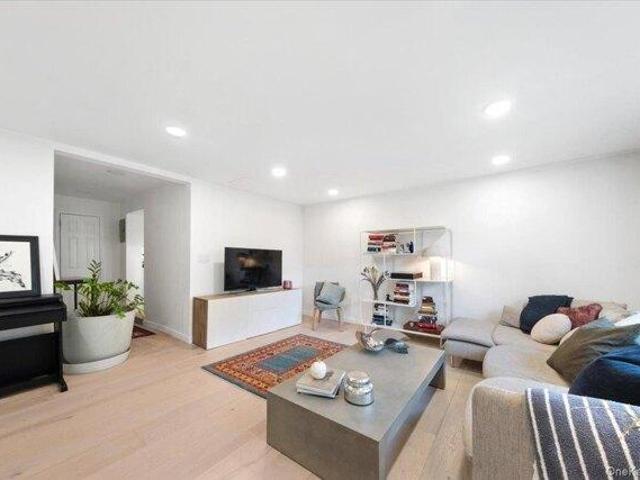 condo with 2 bedroom, White Plains NY ES105204725