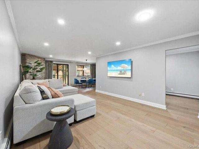 condo with 2 bedroom, White Plains NY ES105204928
