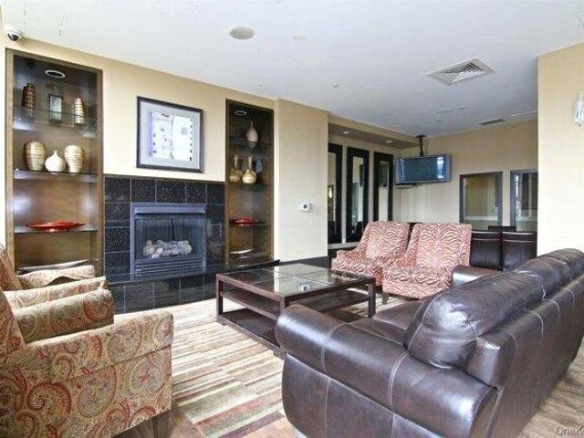 condo with 2 bedroom, White Plains NY ES105205479