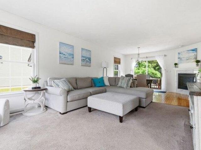 condo with 2 bedroom, Whitman MA ES104331070