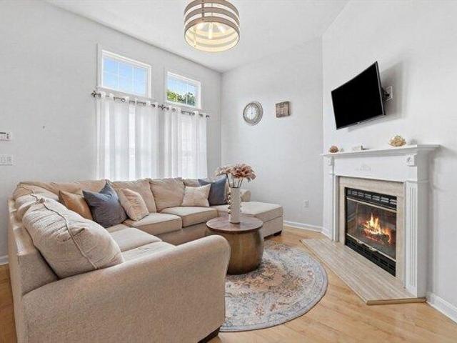 condo with 2 bedroom, Whitman MA ES105156164
