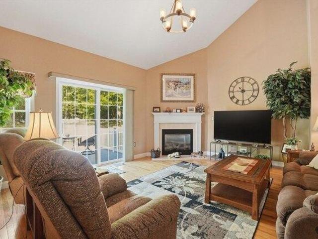 condo with 2 bedroom, Whitman MA ES103664247
