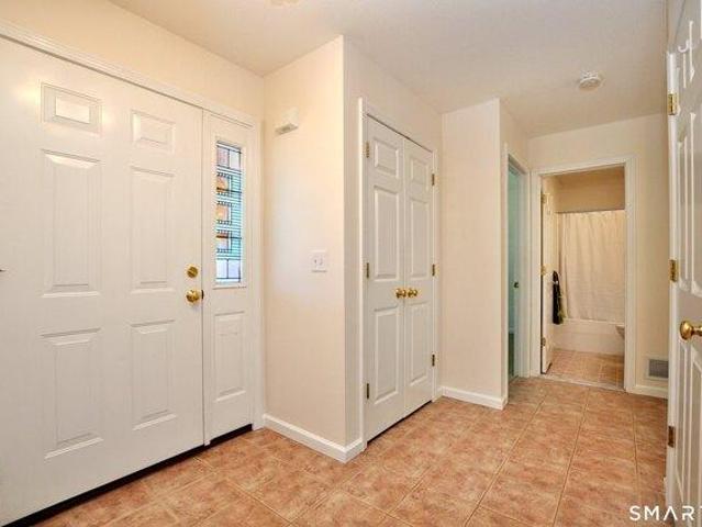 condo with 2 bedroom, Windsor CT ES103499328