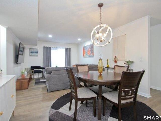 condo with 2 bedroom, Windsor Locks CT DS102479757