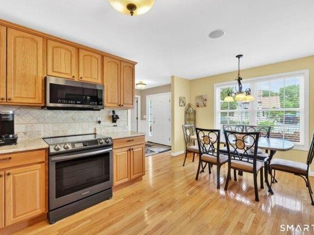 condo with 2 bedroom, Windsor Locks CT ES104444652