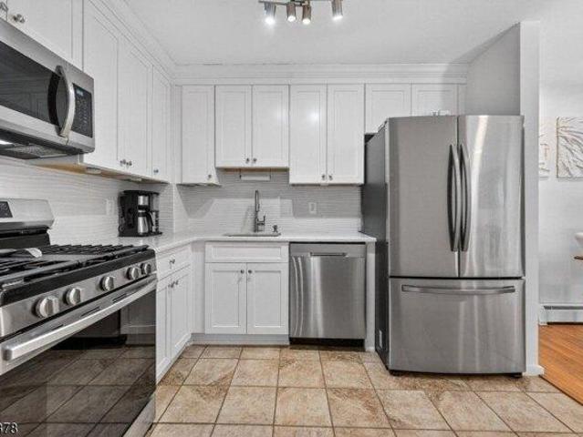 condo with 2 bedroom, Woodbridge NJ DLS102724481