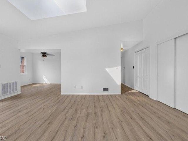 condo with 2 bedroom, Woodbridge NJ ES104480885