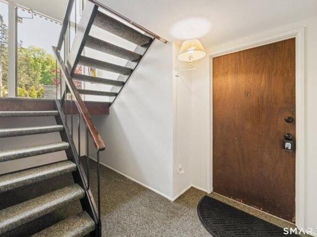 condo with 2 bedroom, Woodbury CT ES103438137