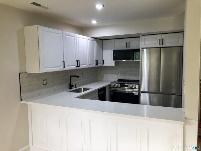 condo with 2 bedroom, Woodbury CT ES104352922
