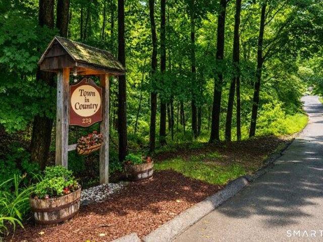 condo with 2 bedroom, Woodbury CT ES104329746