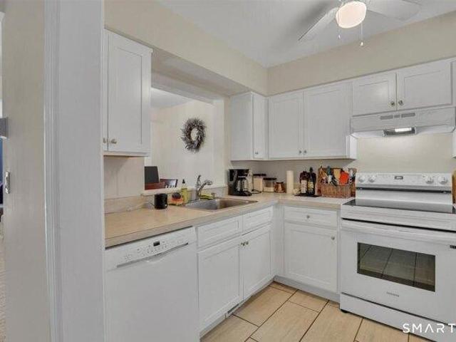 condo with 2 bedroom, Woodbury CT ES104849089