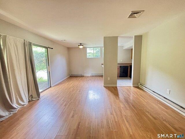 condo with 2 bedroom, Woodbury CT ES104834629