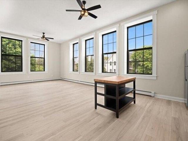condo with 2 bedroom, Woonsocket RI ES105108192