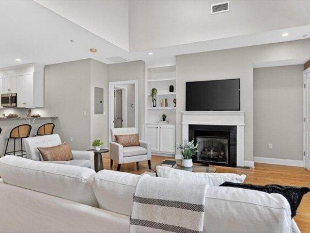 condo with 2 bedroom, Woburn MA DLS102960605