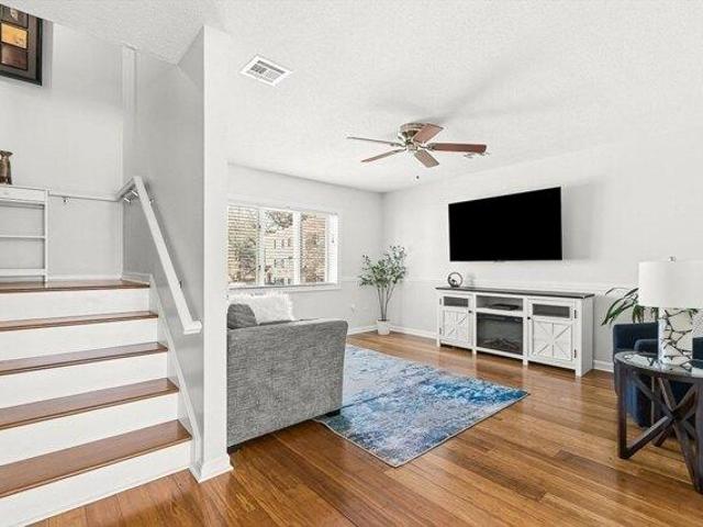 condo with 2 bedroom, Woburn MA ES102962100