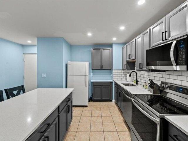 condo with 2 bedroom, Woburn MA ES103070181