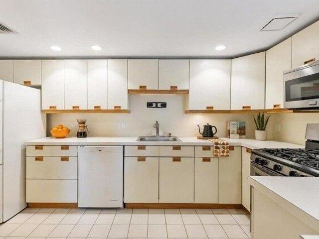 condo with 2 bedroom, Woburn MA ES104010549