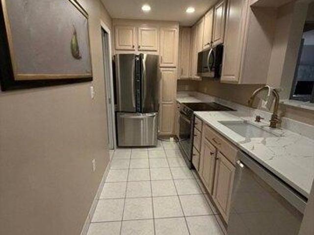 condo with 2 bedroom, Woburn MA ES104263339