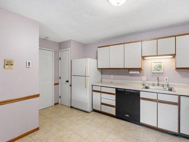 condo with 2 bedroom, Worcester MA ES105094027