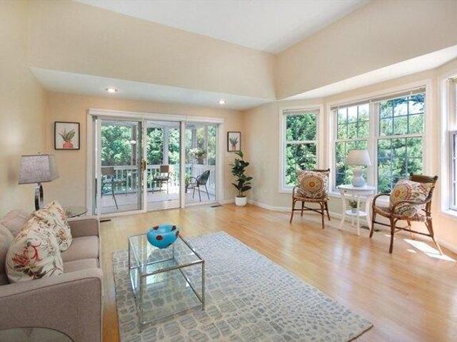 condo with 2 bedroom, Acton MA ES103162200