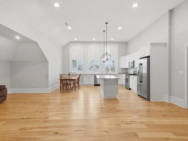 condo with 2 bedroom, Amesbury MA DLS102922128