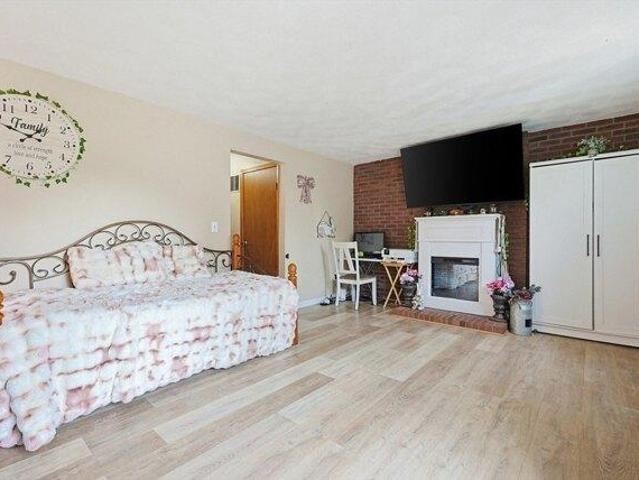 condo with 2 bedroom, Attleboro MA ES103808214