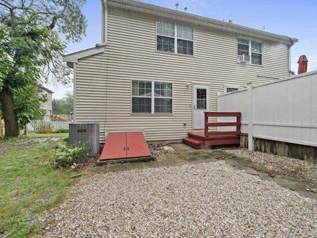 condo with 2 bedroom, Attleboro MA ES104149738