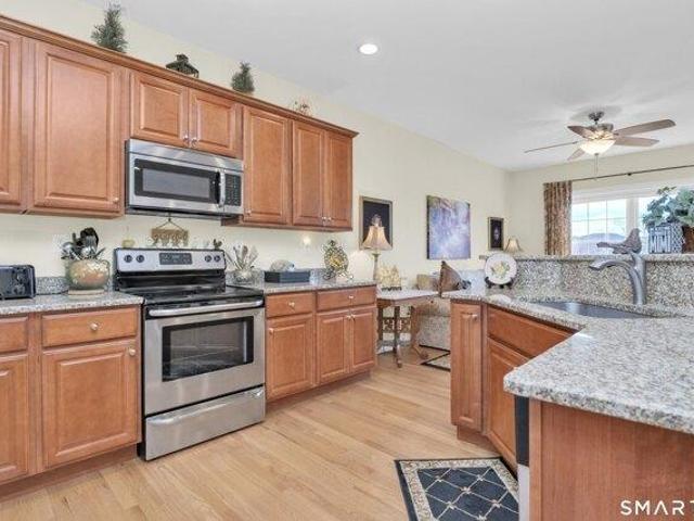 condo with 2 bedroom, Beacon Falls CT DS102029136