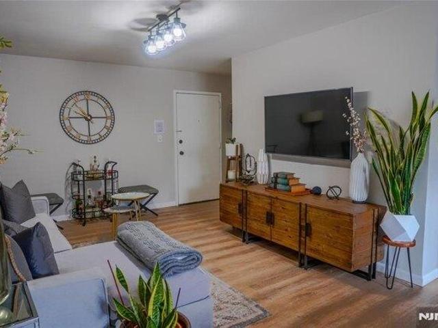 condo with 2 bedroom, Belleville NJ ES105143679