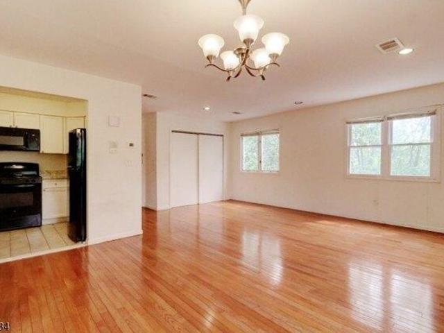 condo with 2 bedroom, Bloomfield NJ ES104836166