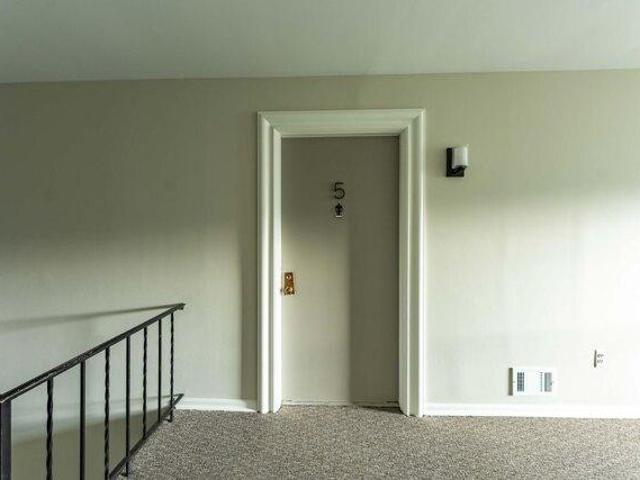 condo with 2 bedroom, Bloomfield Hills MI DS92880110